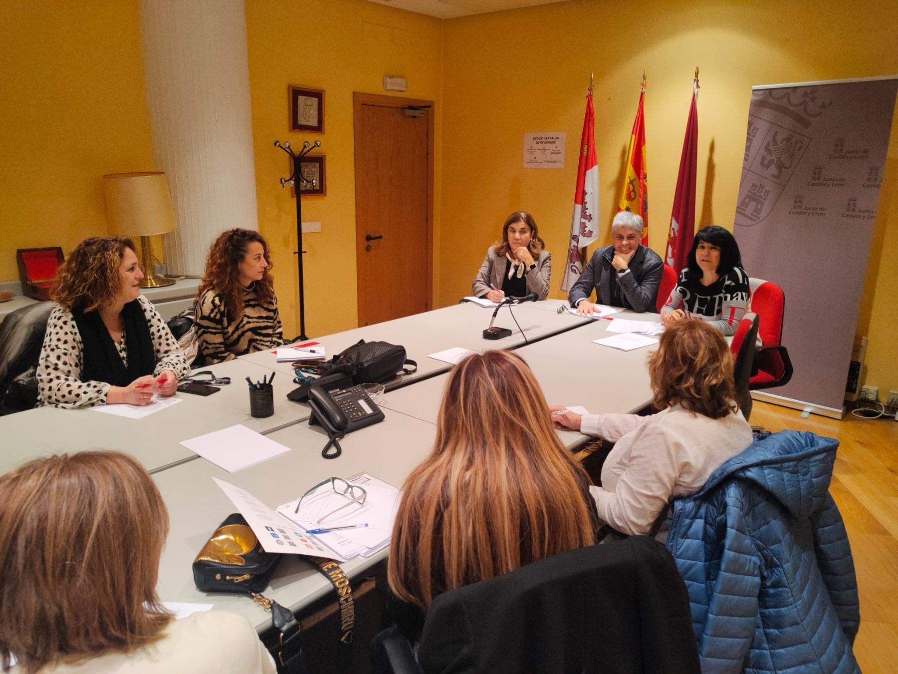 Encuentro del Delegado Territorial de la Junta en León con el Comité de ...