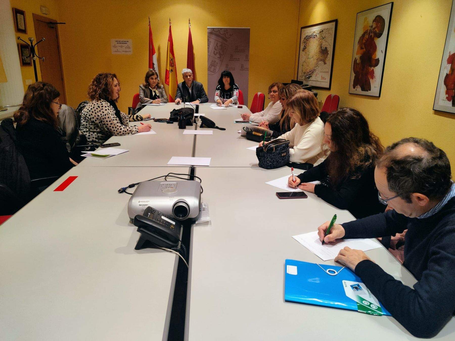 Encuentro del Delegado Territorial de la Junta en León con el Comité de ...