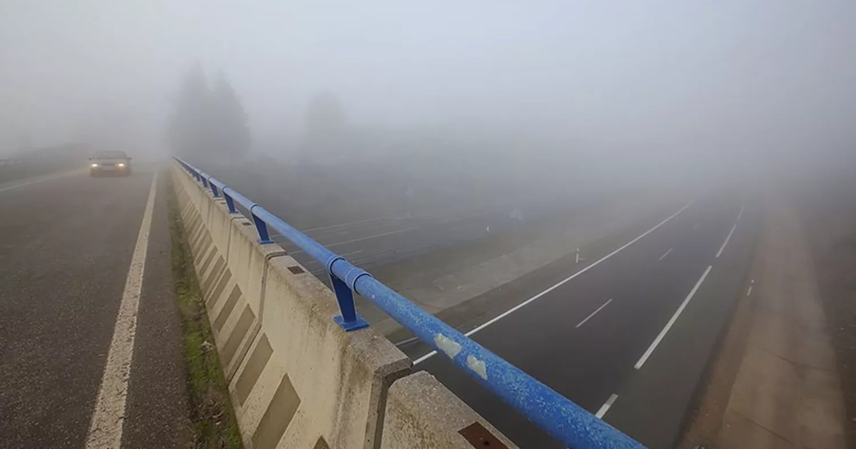 La niebla dificulta la conducción en las localidades de Ardón y Villace