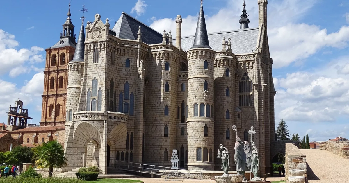 El Palacio de Gaudí de Astorga recibe el Premio Travellers’ Choince ...