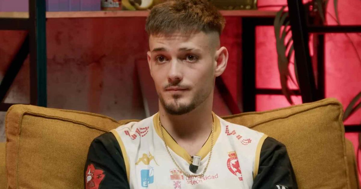 El rapero español Bnet acude al podcast 'Club 113' con la camiseta de ...