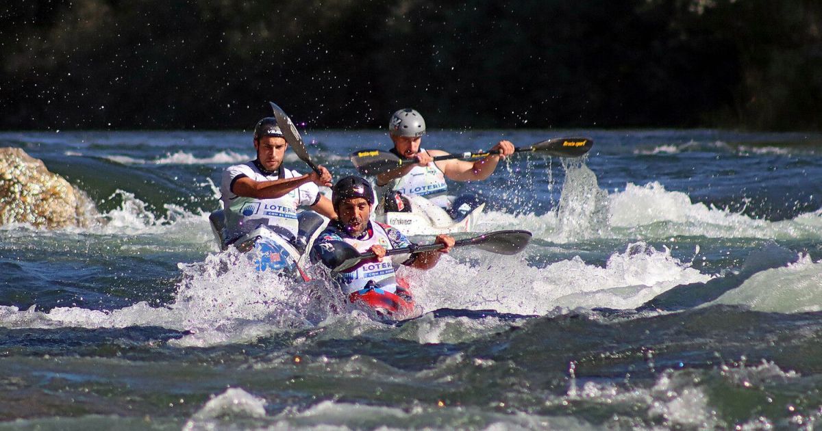El río Esla a su paso por Sabero (León) es el escenario del Campeonato ...