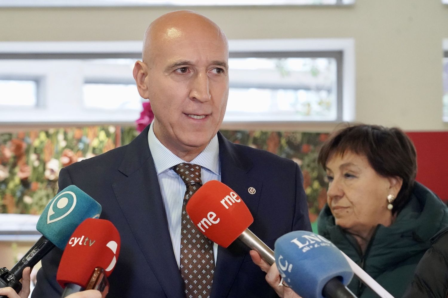 ‘Cuéntame un cuadro’: La exposición de Rosana Largo que une moda ...